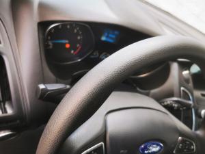 Black Ford Focus 2015 in Klaipeda, with an engine capacity of 1.00 L and mileage of 94 thousand km for 3990 €, photo 21 on AUTOMOTO.COM.LV