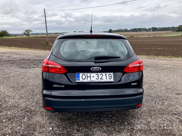 Melns Ford Focus 2016 Talsi, ar dzinēja tilpumu 1.00 L un nobraukumu 185 tūkst. km par 5700 €, foto 4 vietnē AUTOMOTO.COM.LV