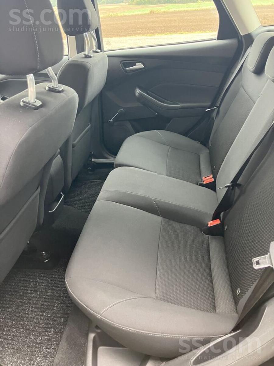 Melns Ford Focus 2016 Talsi, ar dzinēja tilpumu 1.00 L un nobraukumu 185 tūkst. km par 5700 €, foto 15 vietnē AUTOMOTO.COM.LV