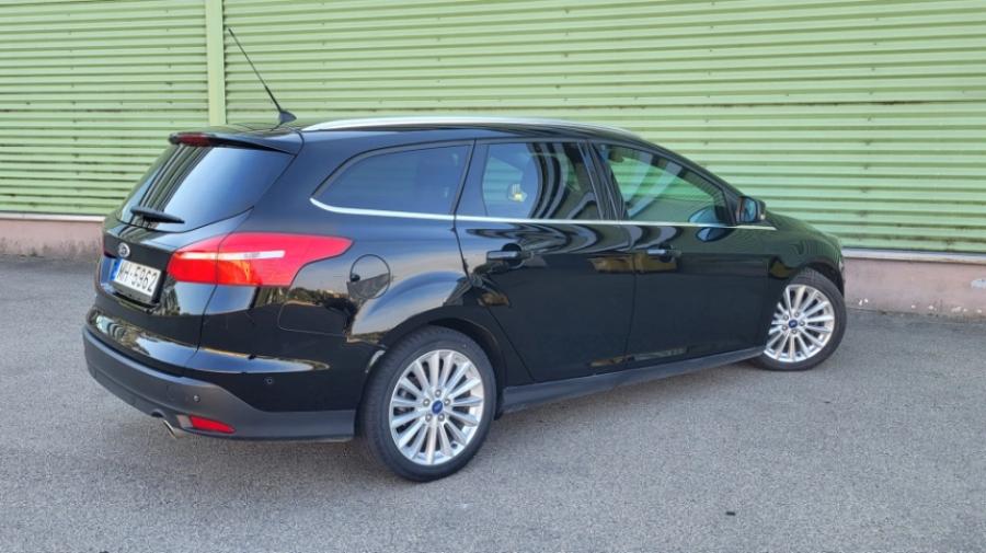 Black Ford Focus 2016 in Riga, with an engine capacity of 2.00 L and mileage of 260 thousand km for 5890 €, photo 3 on AUTOMOTO.COM.LV