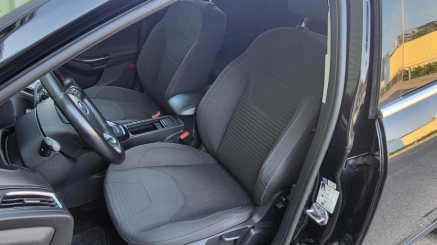 Black Ford Focus 2016 in Riga, with an engine capacity of 2.00 L and mileage of 260 thousand km for 5890 €, photo 10 on AUTOMOTO.COM.LV