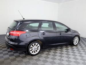 Melns Ford Focus 2016 Tallina, ar dzinēja tilpumu 1.00 L un nobraukumu 189 tūkst. km par 3199 €, foto 11 vietnē AUTOMOTO.COM.LV