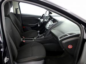 Melns Ford Focus 2016 Tallina, ar dzinēja tilpumu 1.00 L un nobraukumu 189 tūkst. km par 3199 €, foto 14 vietnē AUTOMOTO.COM.LV