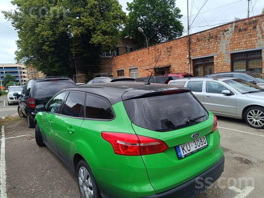 Black Ford Focus 2017 in Riga, with an engine capacity of 1.50 L and mileage of 350 thousand km for 3950 €, photo 2 on AUTOMOTO.COM.LV