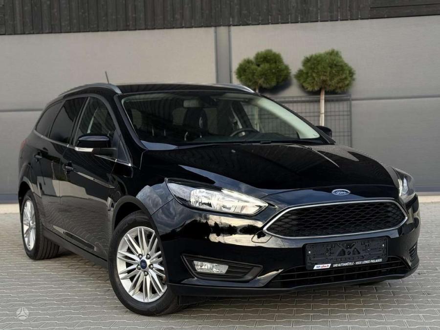 Black Ford Focus 2018 in Siauliai, with an engine capacity of 1.00 L and mileage of 120 thousand km for 6450 €, photo 1 on AUTOMOTO.COM.LV