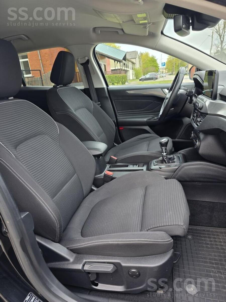 Melns Ford Focus 2018 Ventspils, ar dzinēja tilpumu 1.50 L un nobraukumu 234 tūkst. km par 8600 €, foto 24 vietnē AUTOMOTO.COM.LV