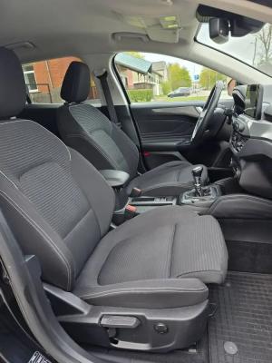 Melns Ford Focus 2018 Ventspils, ar dzinēja tilpumu 1.50 L un nobraukumu 234 tūkst. km par 8600 €, foto 24 vietnē AUTOMOTO.COM.LV