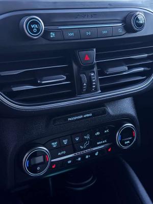 Melns Ford Focus 2018 Kauņa, ar dzinēja tilpumu 1.50 L un nobraukumu 215 tūkst. km par 7550 €, foto 25 vietnē AUTOMOTO.COM.LV