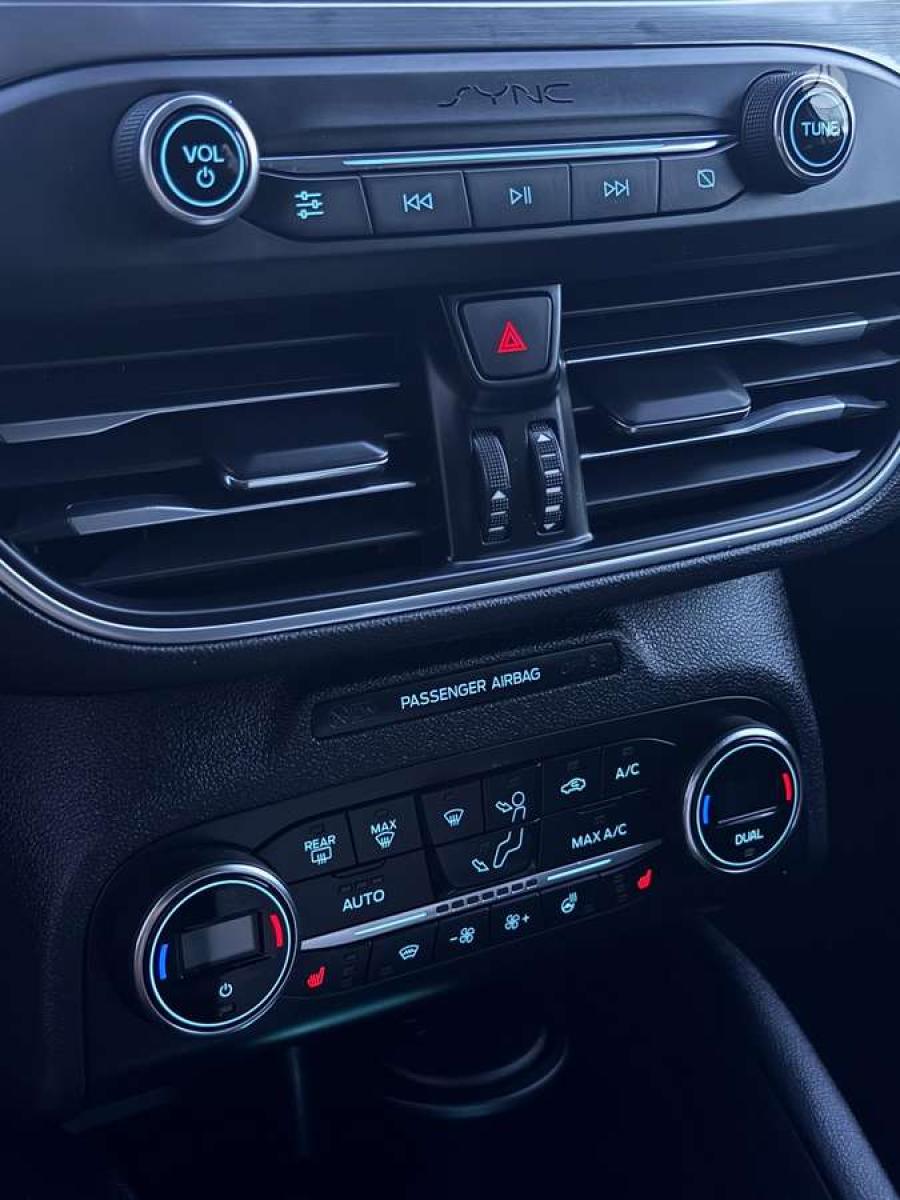Melns Ford Focus 2018 Kauņa, ar dzinēja tilpumu 1.50 L un nobraukumu 215 tūkst. km par 7550 €, foto 25 vietnē AUTOMOTO.COM.LV