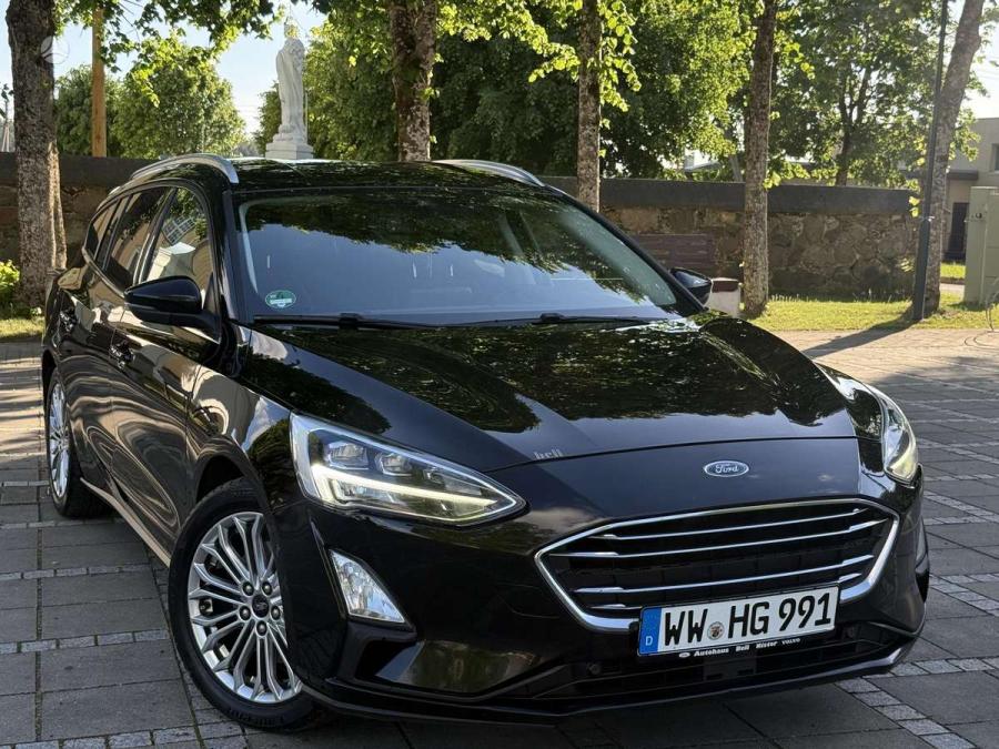 Black Ford Focus 2018 in Kaunas, with an engine capacity of 1.50 L and mileage of 215 thousand km for 7150 €, photo 1 on AUTOMOTO.COM.LV