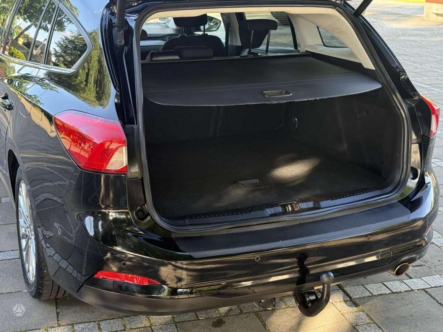 Black Ford Focus 2018 in Kaunas, with an engine capacity of 1.50 L and mileage of 215 thousand km for 7150 €, photo 9 on AUTOMOTO.COM.LV
