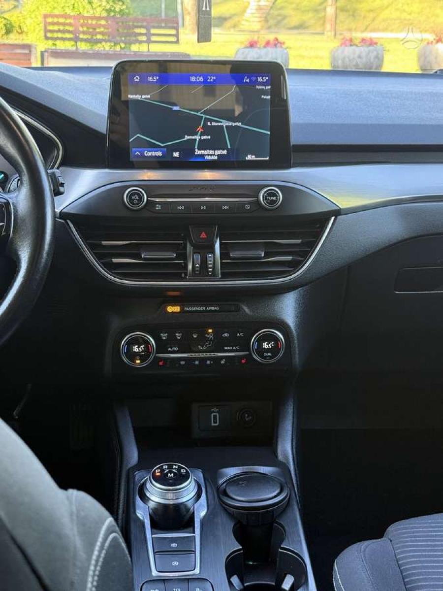 Black Ford Focus 2018 in Kaunas, with an engine capacity of 1.50 L and mileage of 215 thousand km for 7150 €, photo 13 on AUTOMOTO.COM.LV