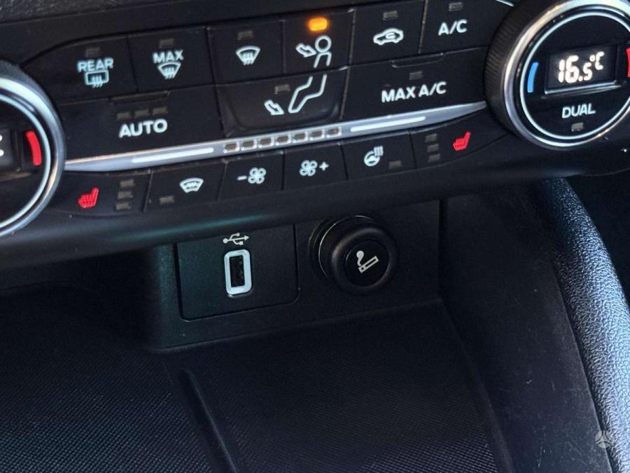 Black Ford Focus 2018 in Kaunas, with an engine capacity of 1.50 L and mileage of 215 thousand km for 7150 €, photo 21 on AUTOMOTO.COM.LV