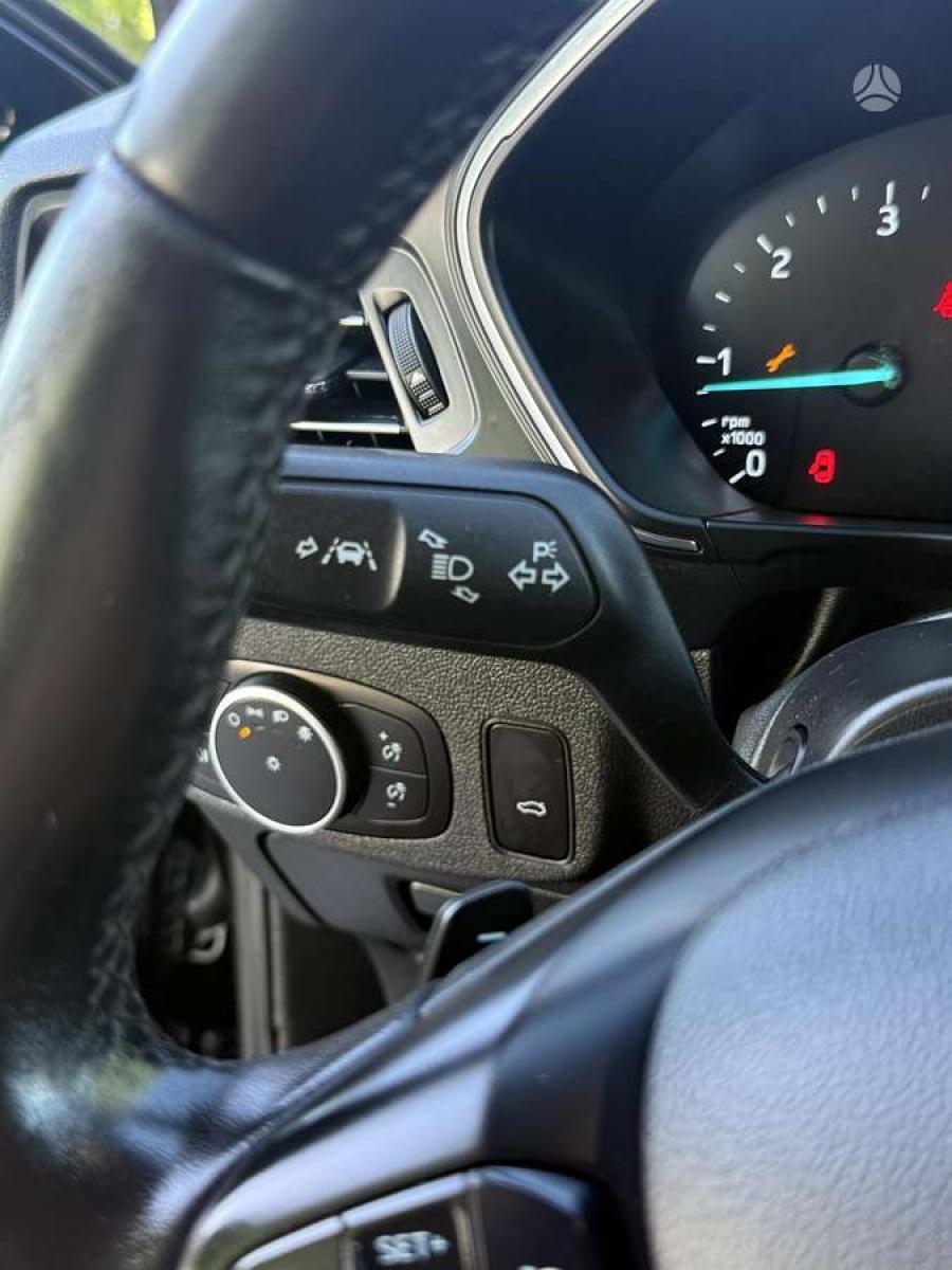 Black Ford Focus 2018 in Kaunas, with an engine capacity of 1.50 L and mileage of 215 thousand km for 7150 €, photo 25 on AUTOMOTO.COM.LV