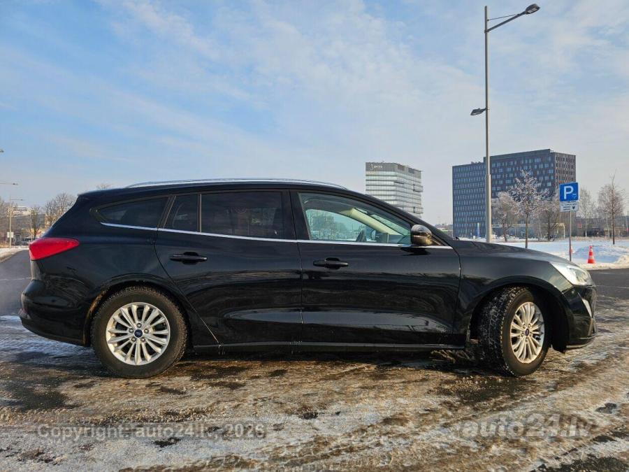 Black Ford Focus 2019 in Riga, with an engine capacity of 1.00 L and mileage of 113 thousand km for 8900 €, photo 3 on AUTOMOTO.COM.LV