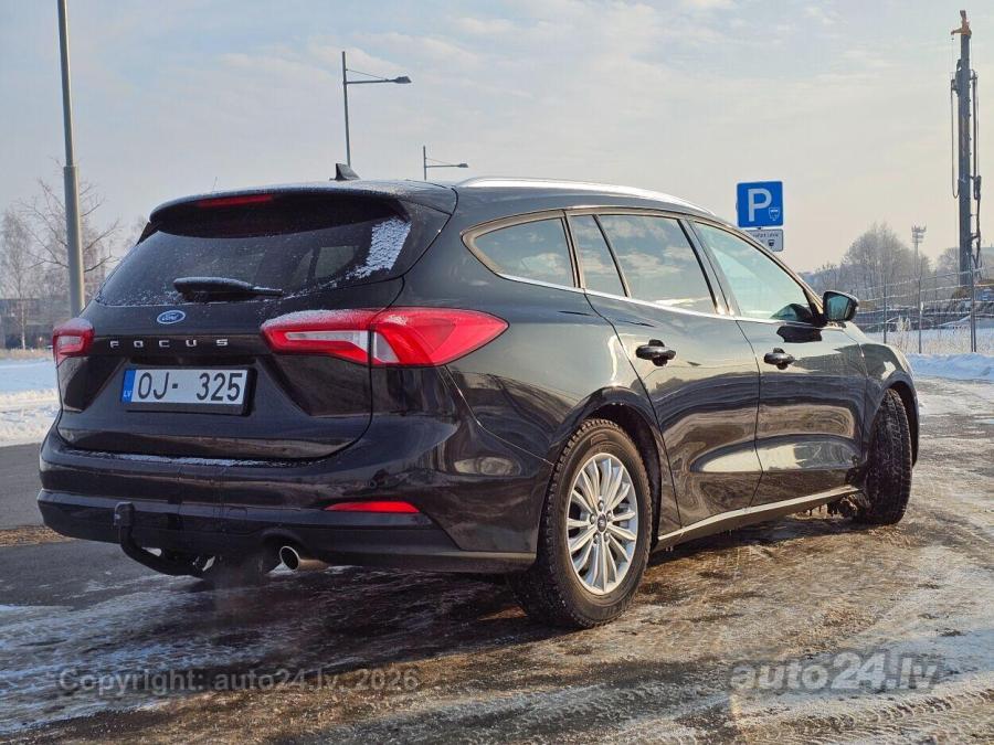 Black Ford Focus 2019 in Riga, with an engine capacity of 1.00 L and mileage of 113 thousand km for 8900 €, photo 4 on AUTOMOTO.COM.LV