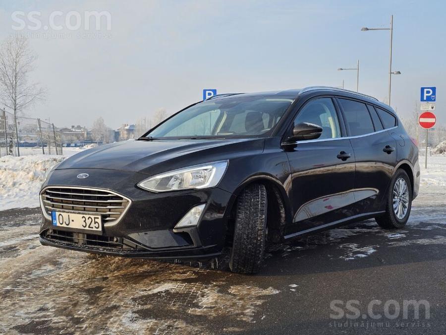Black Ford Focus 2019 in Riga, with an engine capacity of 1.00 L and mileage of 112 thousand km for 8800 €, photo 3 on AUTOMOTO.COM.LV