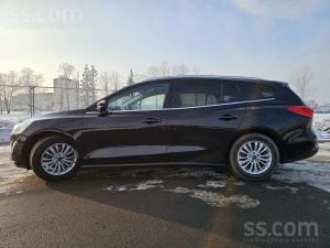 Black Ford Focus 2019 in Riga, with an engine capacity of 1.00 L and mileage of 112 thousand km for 8800 €, photo 9 on AUTOMOTO.COM.LV