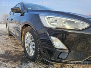 Black Ford Focus 2019 in Riga, with an engine capacity of 1.00 L and mileage of 112 thousand km for 8800 €, photo 11 on AUTOMOTO.COM.LV