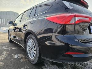 Black Ford Focus 2019 in Riga, with an engine capacity of 1.00 L and mileage of 112 thousand km for 8800 €, photo 13 on AUTOMOTO.COM.LV
