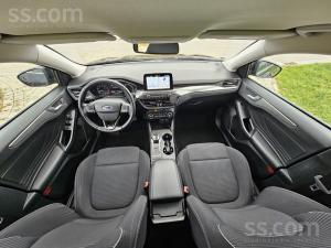 Black Ford Focus 2019 in Riga, with an engine capacity of 1.00 L and mileage of 112 thousand km for 8800 €, photo 15 on AUTOMOTO.COM.LV