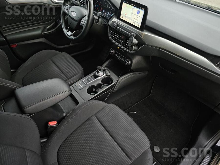 Black Ford Focus 2019 in Riga, with an engine capacity of 1.00 L and mileage of 112 thousand km for 8800 €, photo 16 on AUTOMOTO.COM.LV