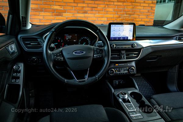 Black Ford Focus 2019 in Parnu, with an engine capacity of 1.00 L and mileage of 150 thousand km for 9990 €, photo 11 on AUTOMOTO.COM.LV