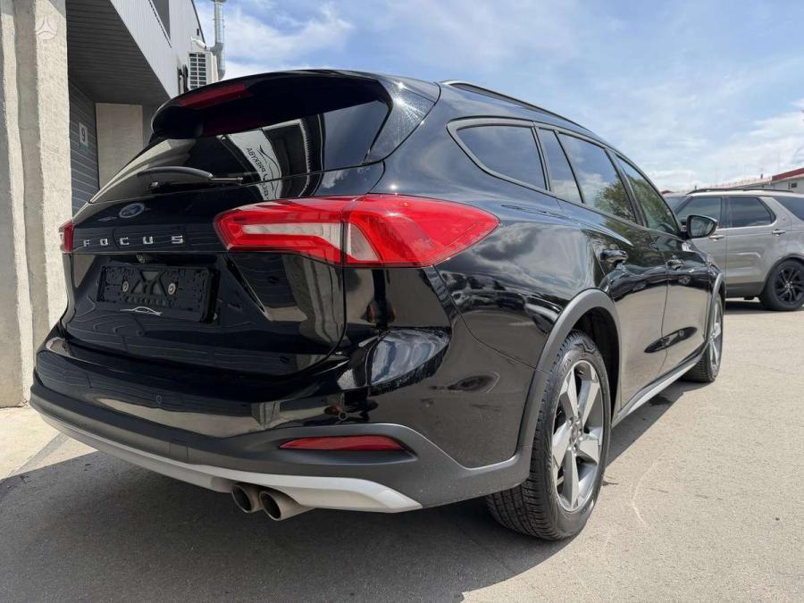 Black Ford Focus 2020 in Siauliai, with an engine capacity of 1.00 L and mileage of 182 thousand km for 7400 €, photo 6 on AUTOMOTO.COM.LV