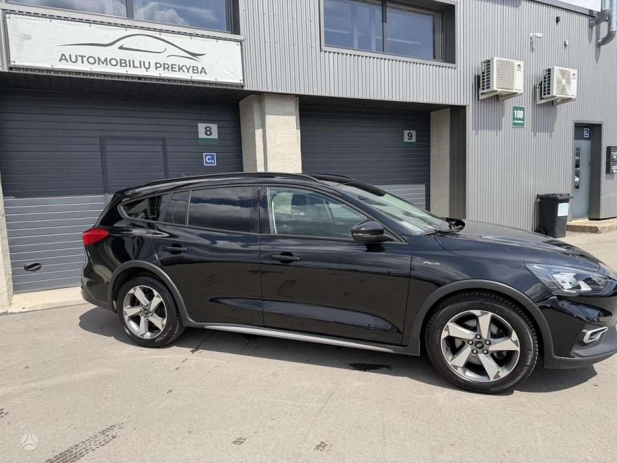 Black Ford Focus 2020 in Siauliai, with an engine capacity of 1.00 L and mileage of 182 thousand km for 7400 €, photo 8 on AUTOMOTO.COM.LV