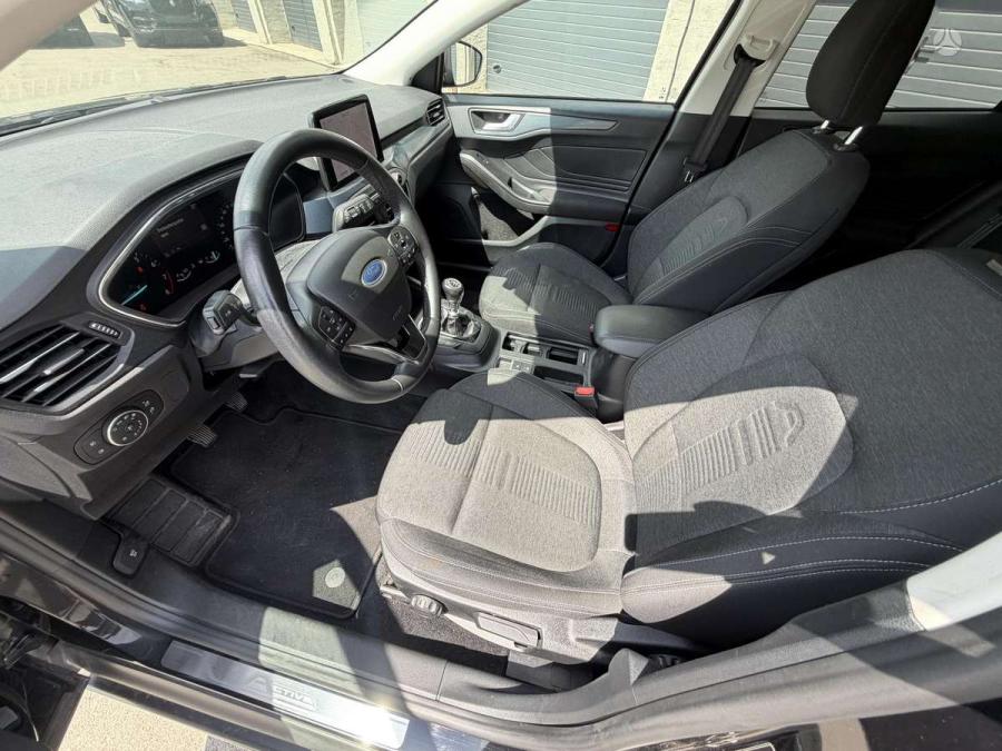 Black Ford Focus 2020 in Siauliai, with an engine capacity of 1.00 L and mileage of 182 thousand km for 7400 €, photo 17 on AUTOMOTO.COM.LV