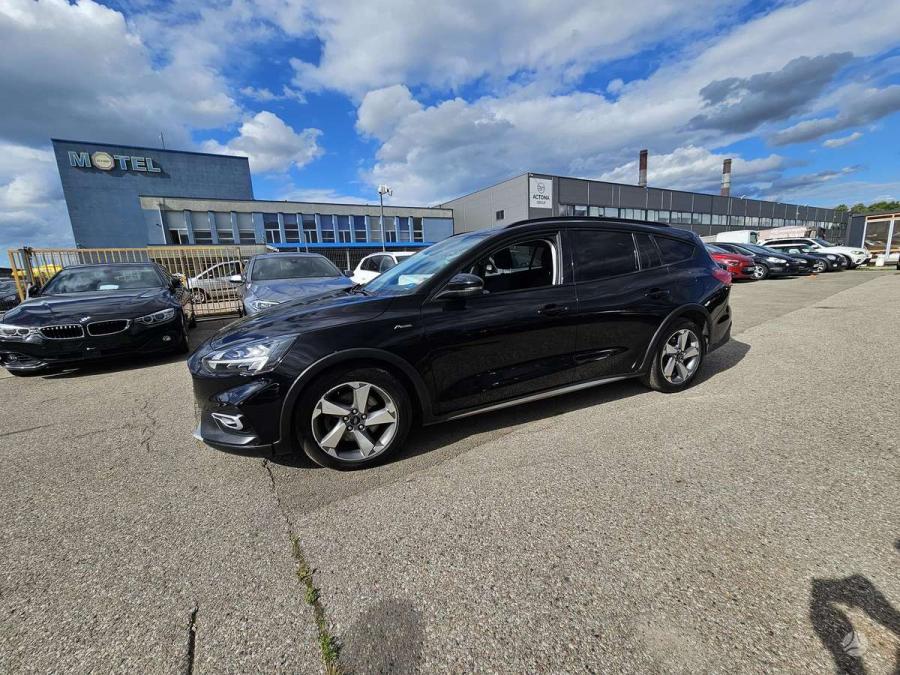 Black Ford Focus 2020 in Kaunas, with an engine capacity of 2.00 L and mileage of 206 thousand km for 8999 €, photo 3 on AUTOMOTO.COM.LV
