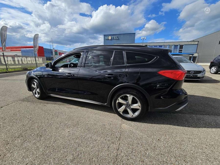 Black Ford Focus 2020 in Kaunas, with an engine capacity of 2.00 L and mileage of 206 thousand km for 8999 €, photo 5 on AUTOMOTO.COM.LV