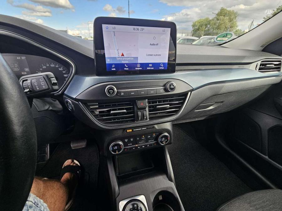 Black Ford Focus 2020 in Kaunas, with an engine capacity of 2.00 L and mileage of 206 thousand km for 8999 €, photo 14 on AUTOMOTO.COM.LV