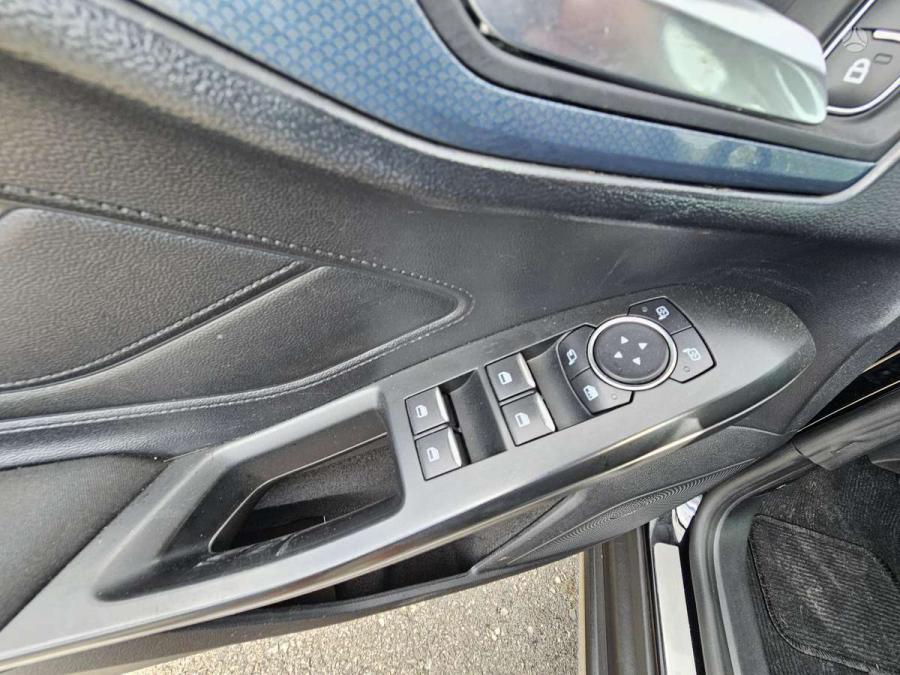Black Ford Focus 2020 in Kaunas, with an engine capacity of 2.00 L and mileage of 206 thousand km for 8999 €, photo 19 on AUTOMOTO.COM.LV