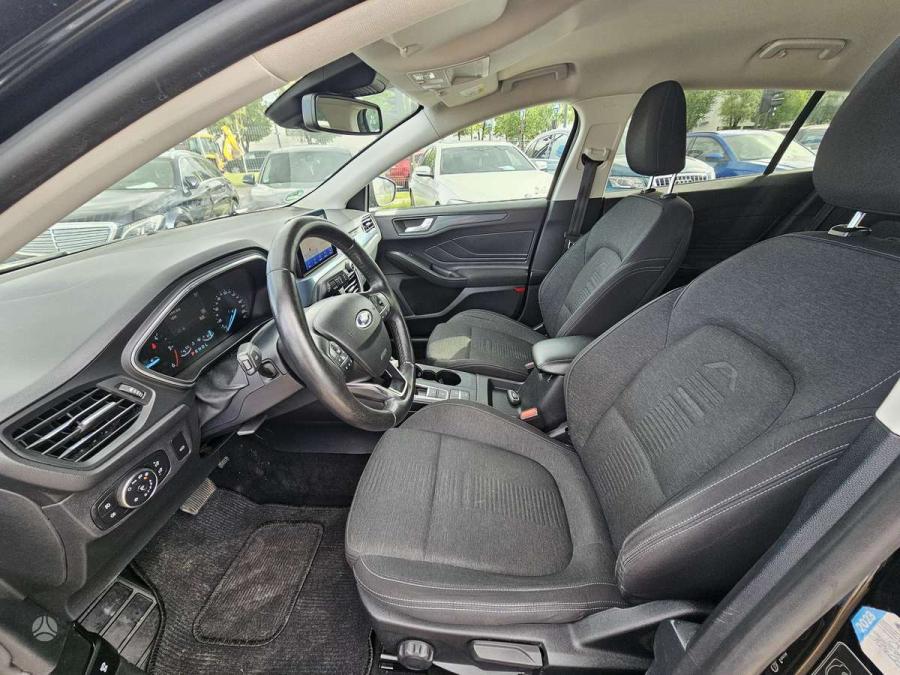 Black Ford Focus 2020 in Kaunas, with an engine capacity of 2.00 L and mileage of 206 thousand km for 8999 €, photo 23 on AUTOMOTO.COM.LV
