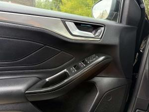 Melns Ford Focus 2020 Kauņa, ar dzinēja tilpumu 1.50 L un nobraukumu 200 tūkst. km par 8550 €, foto 22 vietnē AUTOMOTO.COM.LV