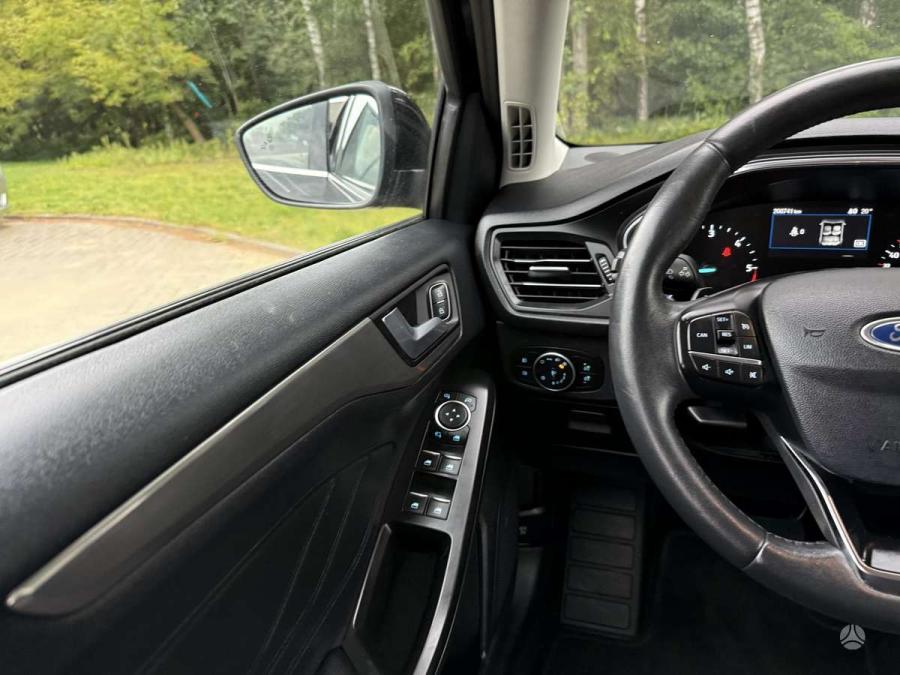Melns Ford Focus 2020 Kauņa, ar dzinēja tilpumu 1.50 L un nobraukumu 200 tūkst. km par 8550 €, foto 26 vietnē AUTOMOTO.COM.LV