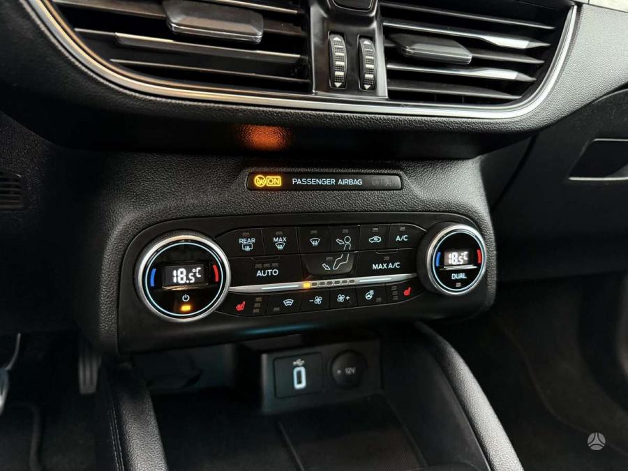 Melns Ford Focus 2020 Kauņa, ar dzinēja tilpumu 1.50 L un nobraukumu 200 tūkst. km par 8550 €, foto 28 vietnē AUTOMOTO.COM.LV