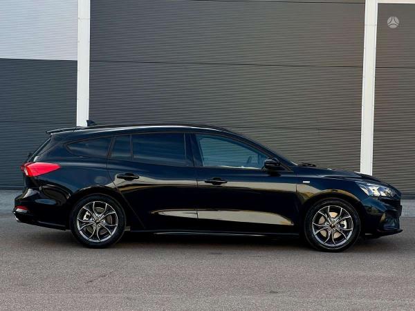 Melns Ford Focus 2022 Tallina, ar dzinēja tilpumu 1.50 L un nobraukumu 48 tūkst. km par 18500 €, foto 3 vietnē AUTOMOTO.COM.LV