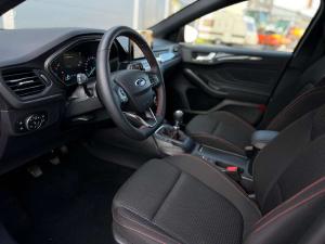 Melns Ford Focus 2022 Tallina, ar dzinēja tilpumu 1.50 L un nobraukumu 48 tūkst. km par 18500 €, foto 12 vietnē AUTOMOTO.COM.LV