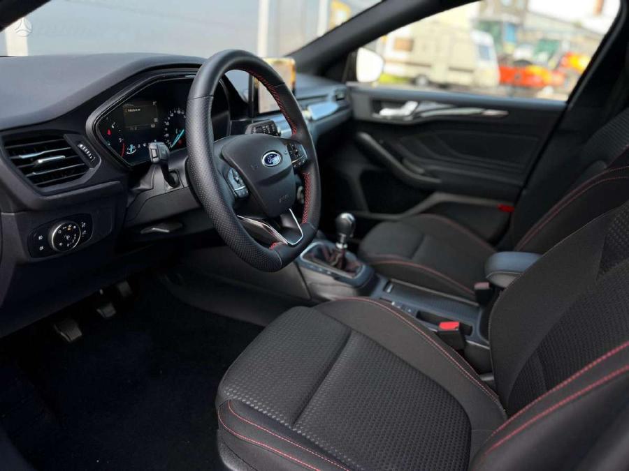 Melns Ford Focus 2022 Tallina, ar dzinēja tilpumu 1.50 L un nobraukumu 48 tūkst. km par 18500 €, foto 12 vietnē AUTOMOTO.COM.LV