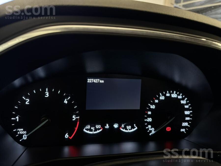 Melns Ford Focus 2022 Tukums, ar dzinēja tilpumu 2.00 L un nobraukumu 228 tūkst. km par 9500 €, foto 9 vietnē AUTOMOTO.COM.LV