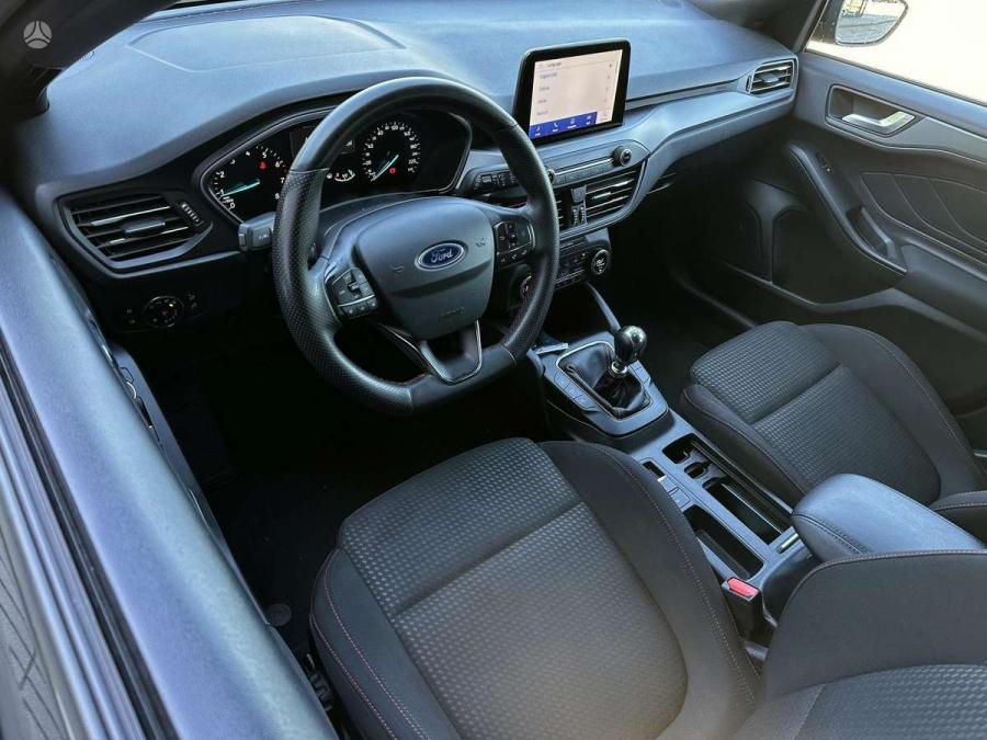 Black Ford Focus 2022 in Kaunas, with an engine capacity of 1.00 L and mileage of 178 thousand km for 11200 €, photo 7 on AUTOMOTO.COM.LV