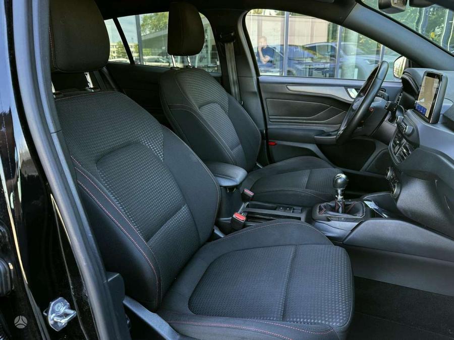 Black Ford Focus 2022 in Kaunas, with an engine capacity of 1.00 L and mileage of 178 thousand km for 11200 €, photo 9 on AUTOMOTO.COM.LV
