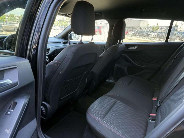 Melns Ford Focus 2022 Kauņa, ar dzinēja tilpumu 1.00 L un nobraukumu 178 tūkst. km par 11200 €, foto 10 vietnē AUTOMOTO.COM.LV