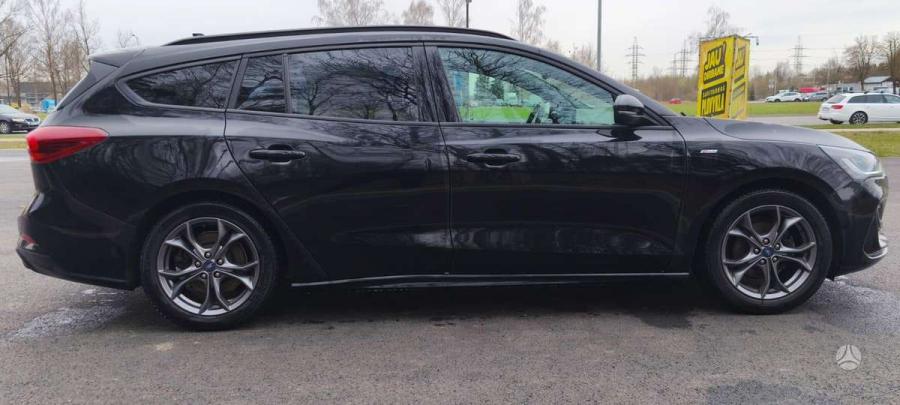 Black Ford Focus 2022 in Kaunas, with an engine capacity of 1.50 L and mileage of 160 thousand km for 13673 €, photo 5 on AUTOMOTO.COM.LV