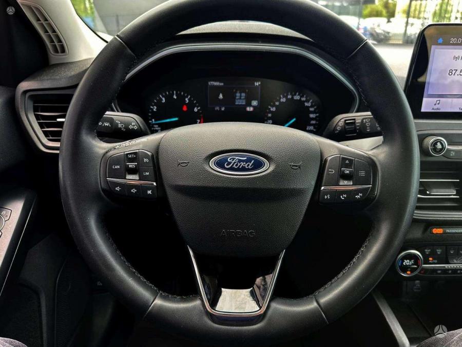 Black Ford Focus 2022 in Kaunas, with an engine capacity of 1.00 L and mileage of 177 thousand km for 9900 €, photo 8 on AUTOMOTO.COM.LV