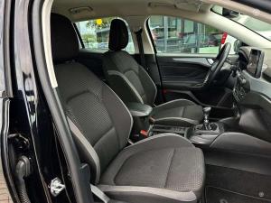 Black Ford Focus 2022 in Kaunas, with an engine capacity of 1.00 L and mileage of 177 thousand km for 9900 €, photo 9 on AUTOMOTO.COM.LV
