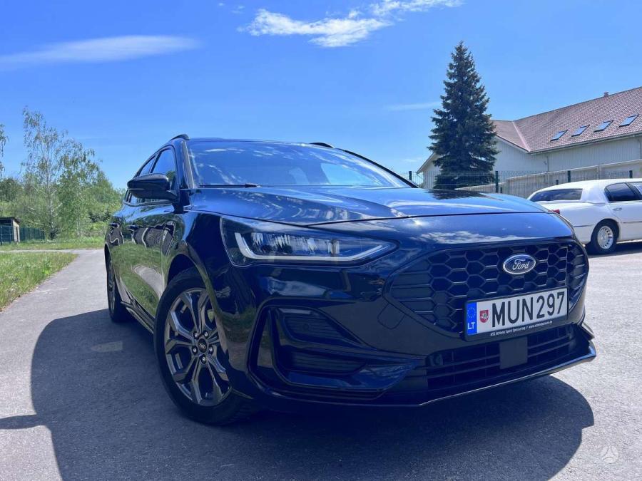 Black Ford Focus 2023 in Kaunas, with an engine capacity of 1.00 L and mileage of 36 thousand km for 14700 €, photo 3 on AUTOMOTO.COM.LV