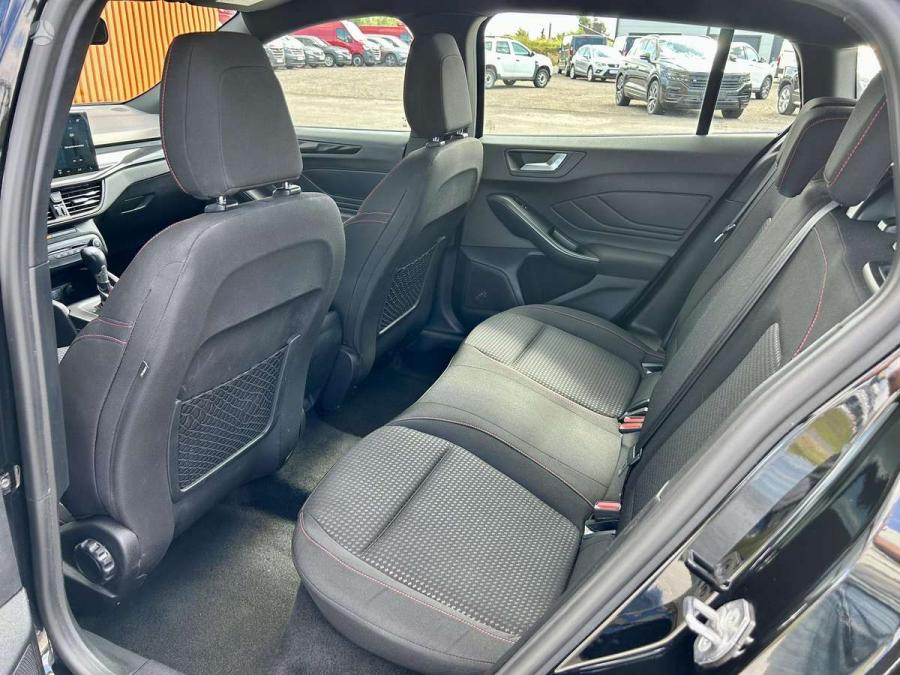 Black Ford Focus 2023 in Vilnius, with an engine capacity of 1.00 L and mileage of 98 thousand km for 13900 €, photo 11 on AUTOMOTO.COM.LV